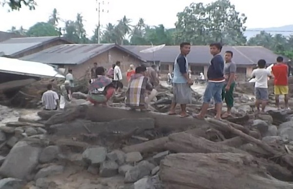 Banjir Bandang Terjang Aceh Tenggara, Ribuan Orang Mengungsi – Pikiran ... Banjir Bandang Terjang Aceh Tenggara, Ribuan Orang Mengungsi – Pikiran ...