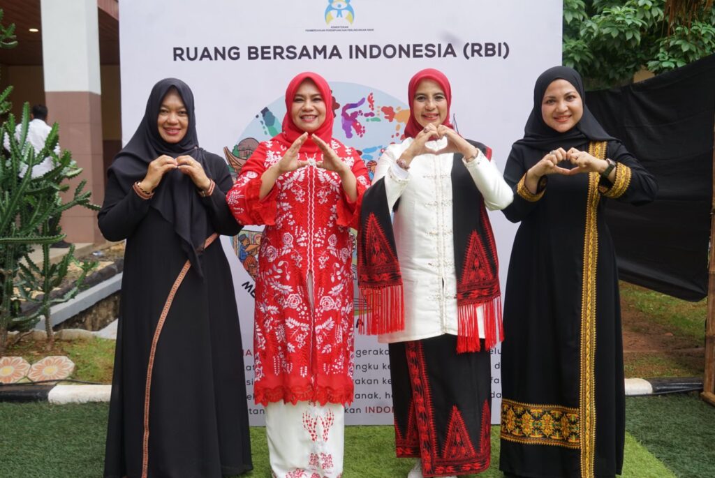 Pj Ketua TP PKK Aceh Hadiri Peringatan Hari Ibu Tahun 2024 di ... Pj Ketua TP PKK Aceh Hadiri Peringatan Hari Ibu Tahun 2024 di ...